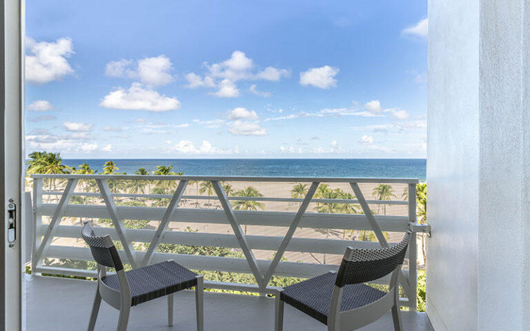 Rooms and Suites - B Ocean Resort Fort Lauderdale Beach