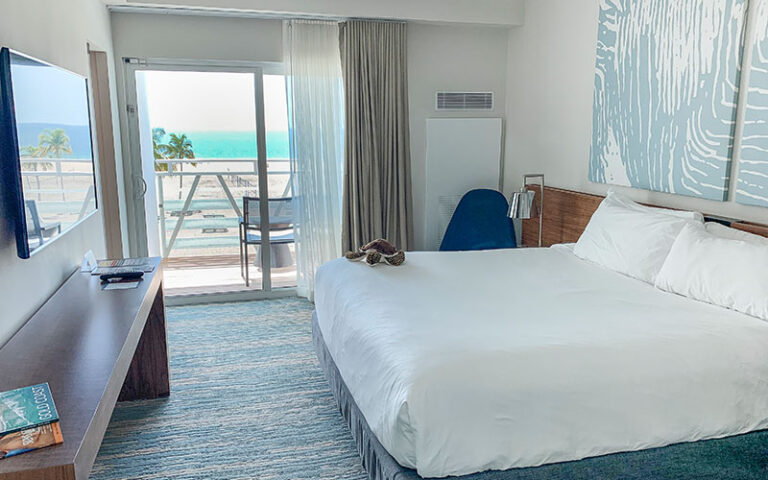 Rooms and Suites - B Ocean Resort Fort Lauderdale Beach